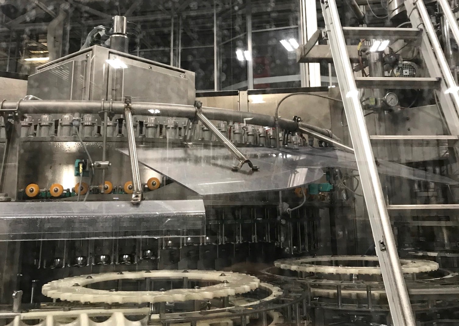 High speed bottle filling line - Tele Haase